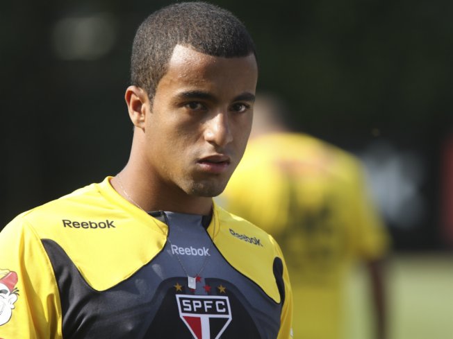 MÚSICA DO GOL: Agente exige aumento de 800% para Lucas, titular do São ...