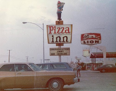 80s pizza inn | Vintage restaurant, Retail signs, Texas city
