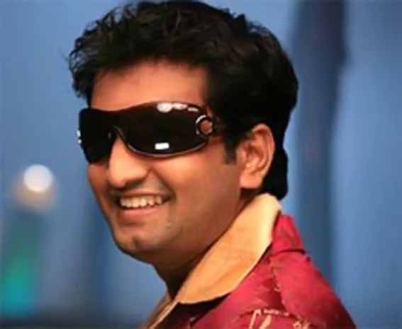 Santhanam confirms film with 'Power Star' ~ TAMIL CINE NEWS