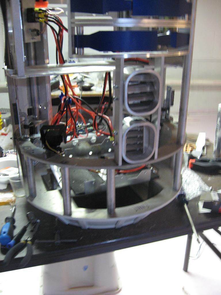 Paul's R2-D2 Project: More skin upgrade work plus the cpu arm