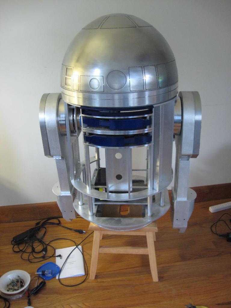 Paul's Second R2-D2 Build: Both legs are on, shoulders and dome...