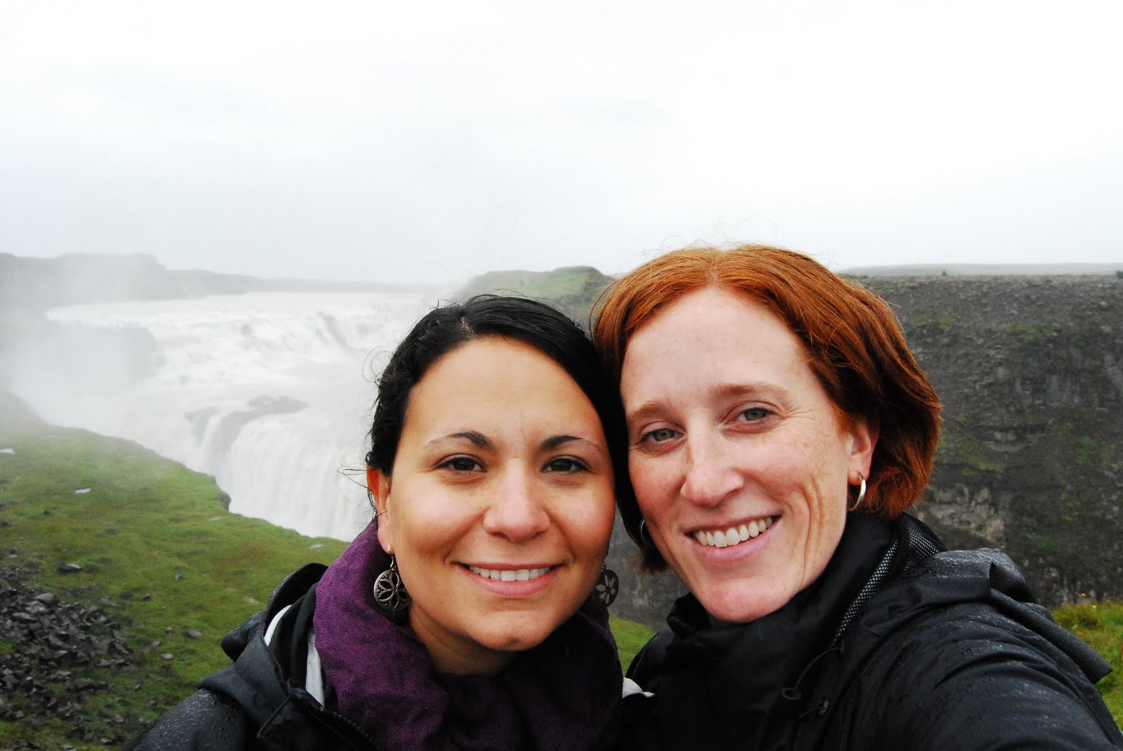 2 Girls in the World: Island