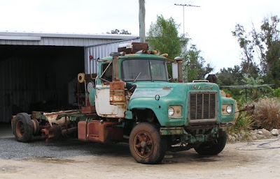 Australasian Classic Commercials: Barry's long-nose Mack