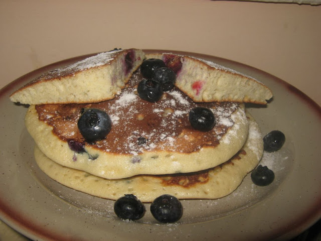 LopFras - Retete Simple: Clatite americane cu afine - blueberry pancakes