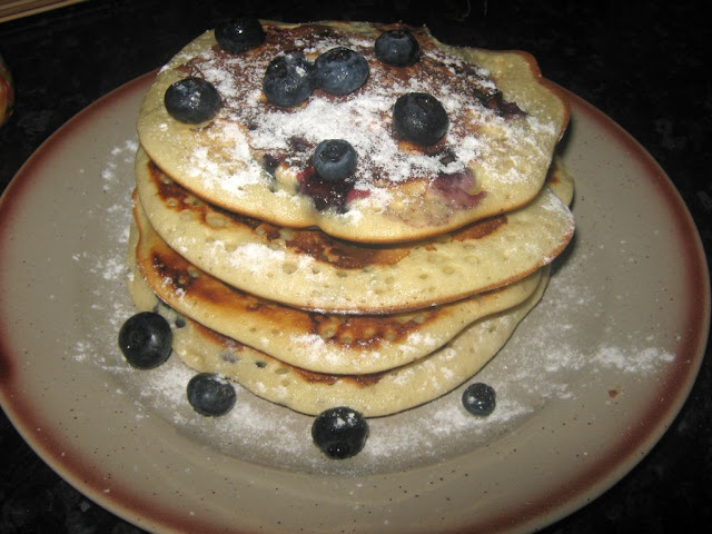 LopFras - Retete Simple: Clatite americane cu afine - blueberry pancakes