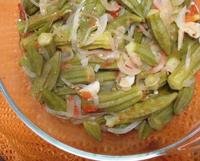 LEYLAK DALI: SABAHIN YEMİŞİ BİR TENCERE BAMYA