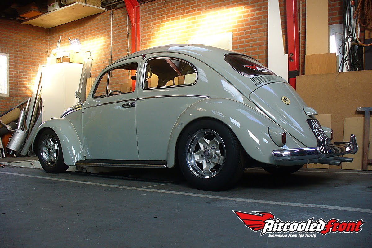 Your daily car fix: Nice stanced '59 ragtop Beetle