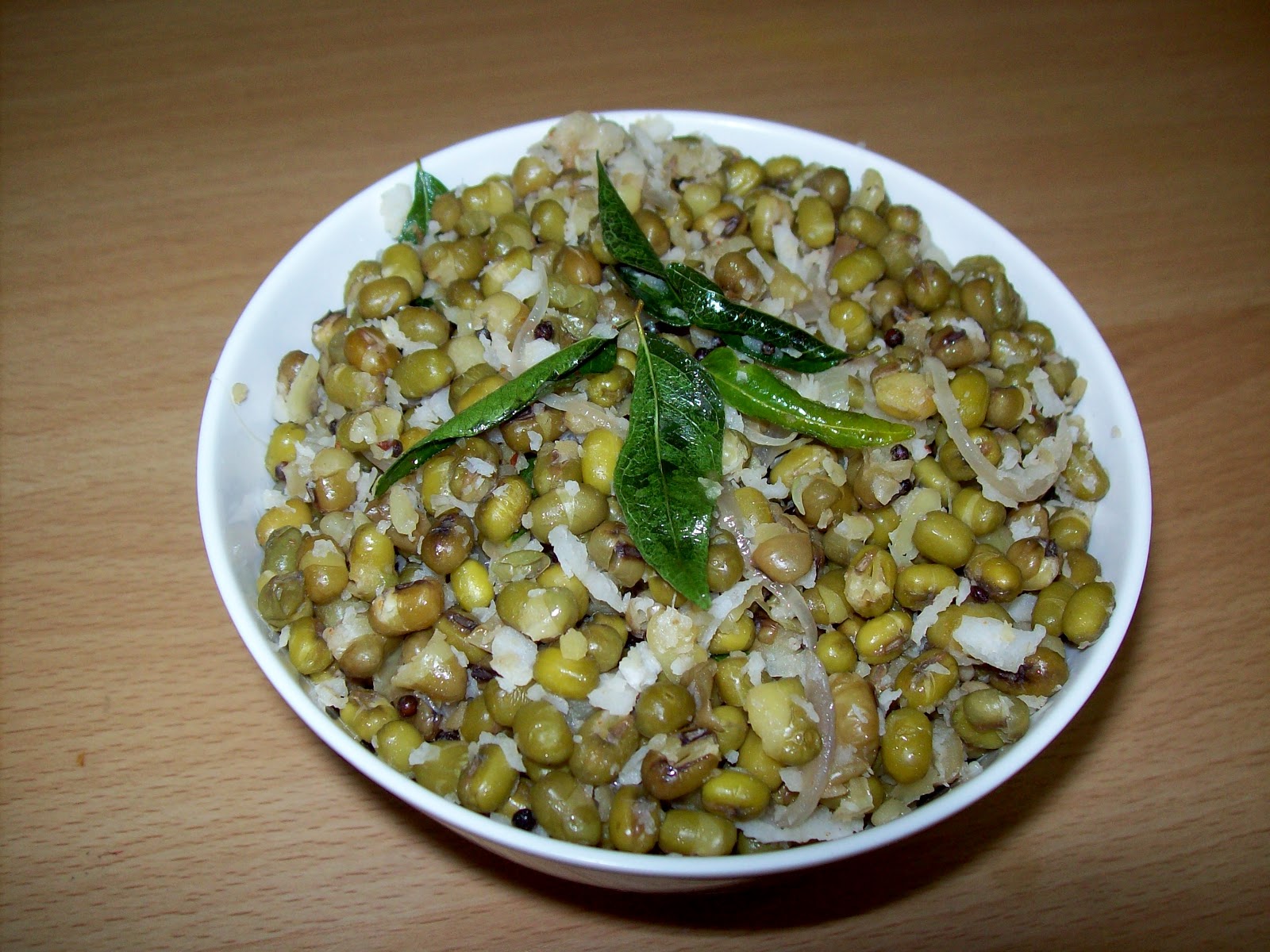 Janani's Veg Kitchens: Cheru Payaru (Whole Green Gram) Dry Curry / Sundal