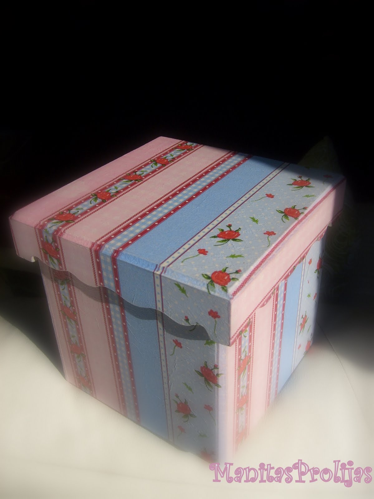 MANITAS PROLIJAS: 20. Otro impulso.......Caja de madera en decoupage