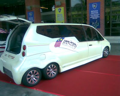 Borneotip: Proton Innovative Cars Exhibition