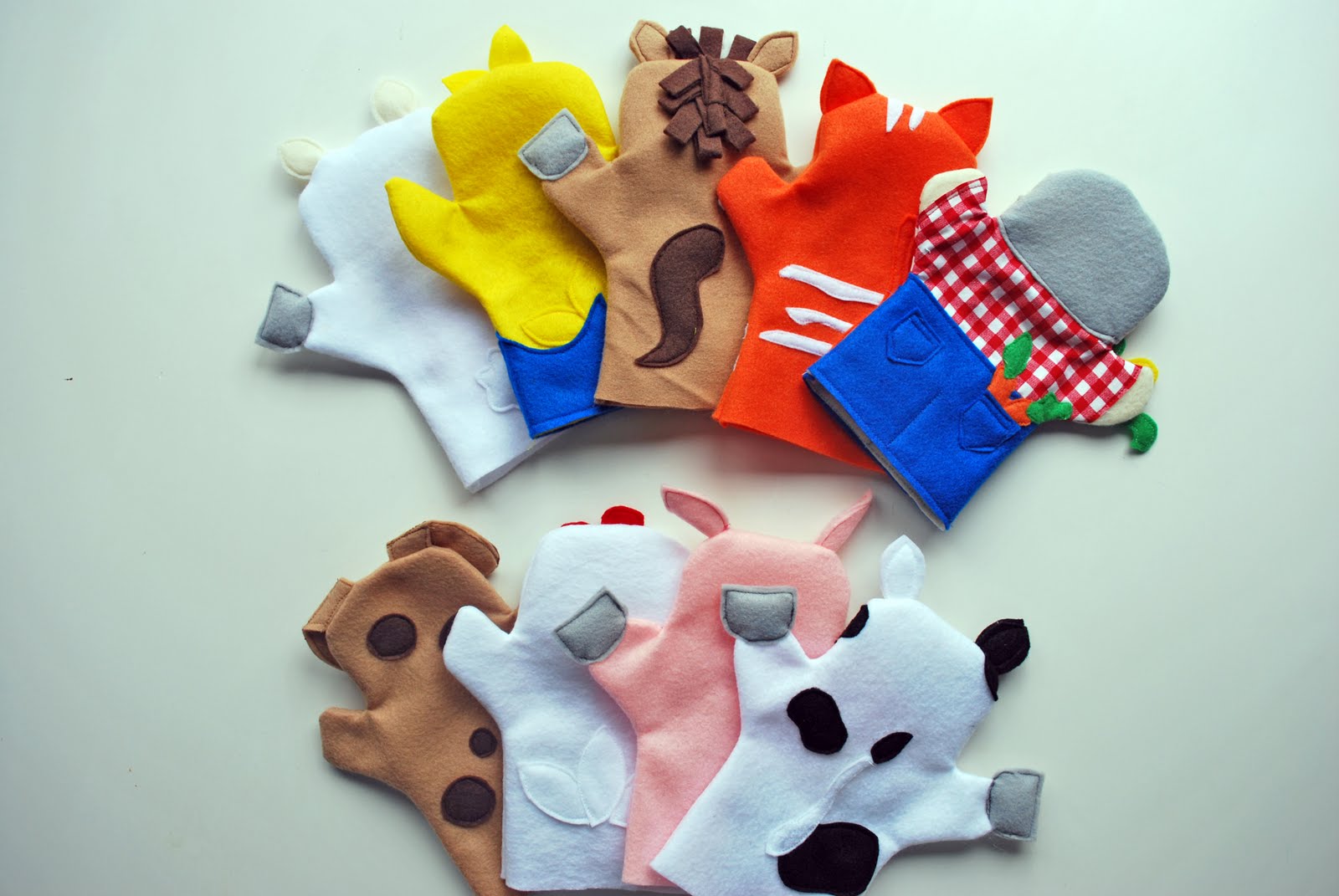 Larissa Another Day: E-I-E-I-OH So Cute Puppets