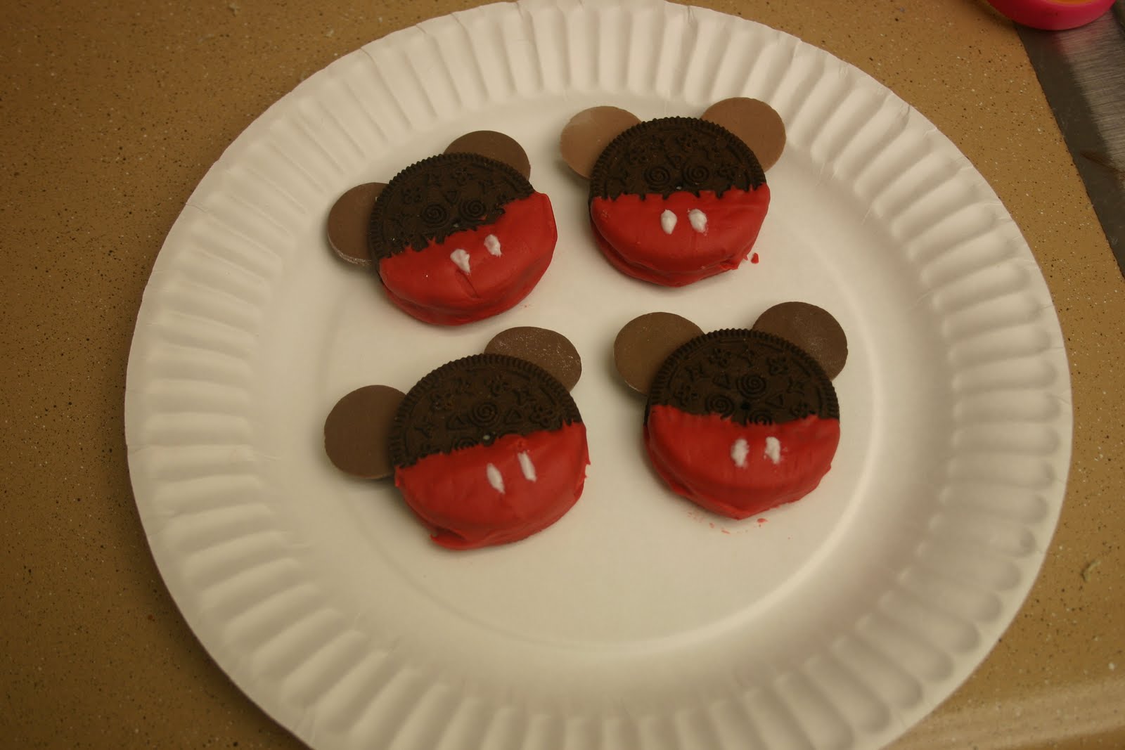 Honeybee Vintage: Dipped Mickey Mouse Cookies