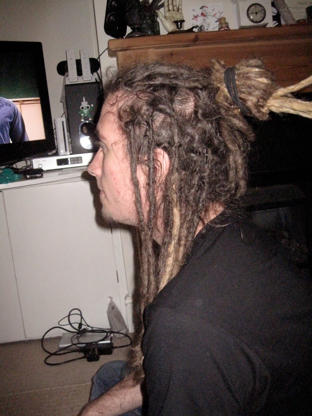 lizzie_fitz: cutting the dreads off...