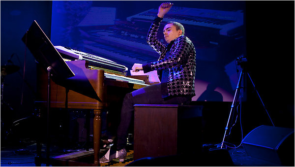 The New York Times on Cameron Carpenter at LPR - LPR