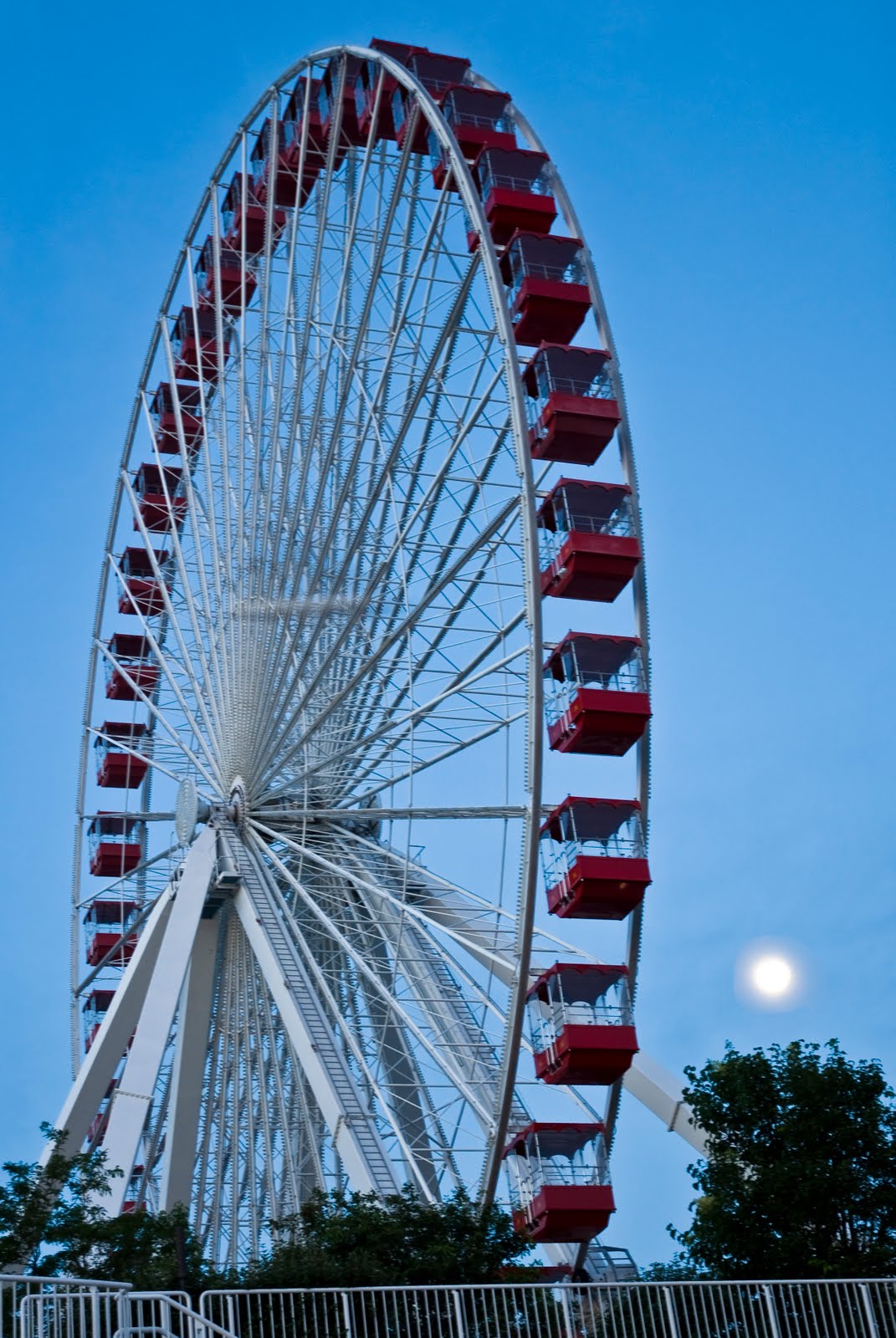 Shot of the Day: Moon Set over Chicago's Ferris Wheel