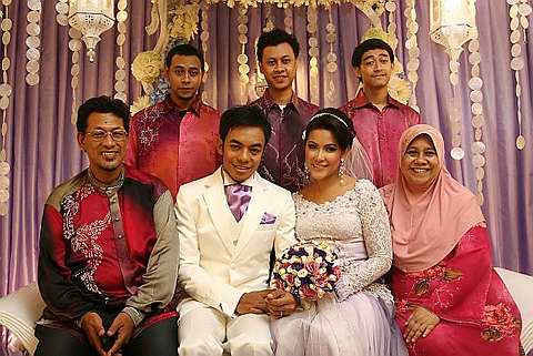 Info To Share: (Gambar) Perkahwinan Raja Farah Dan Megat Bashirun Datuk ...