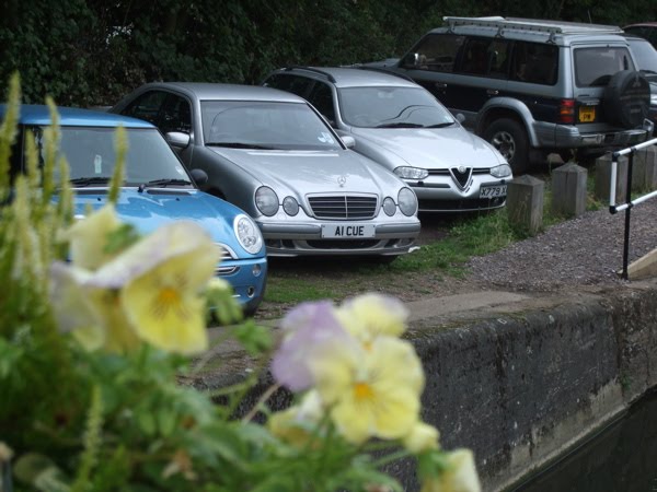Halfie: Carthagena Lock and its amazing floral bridge