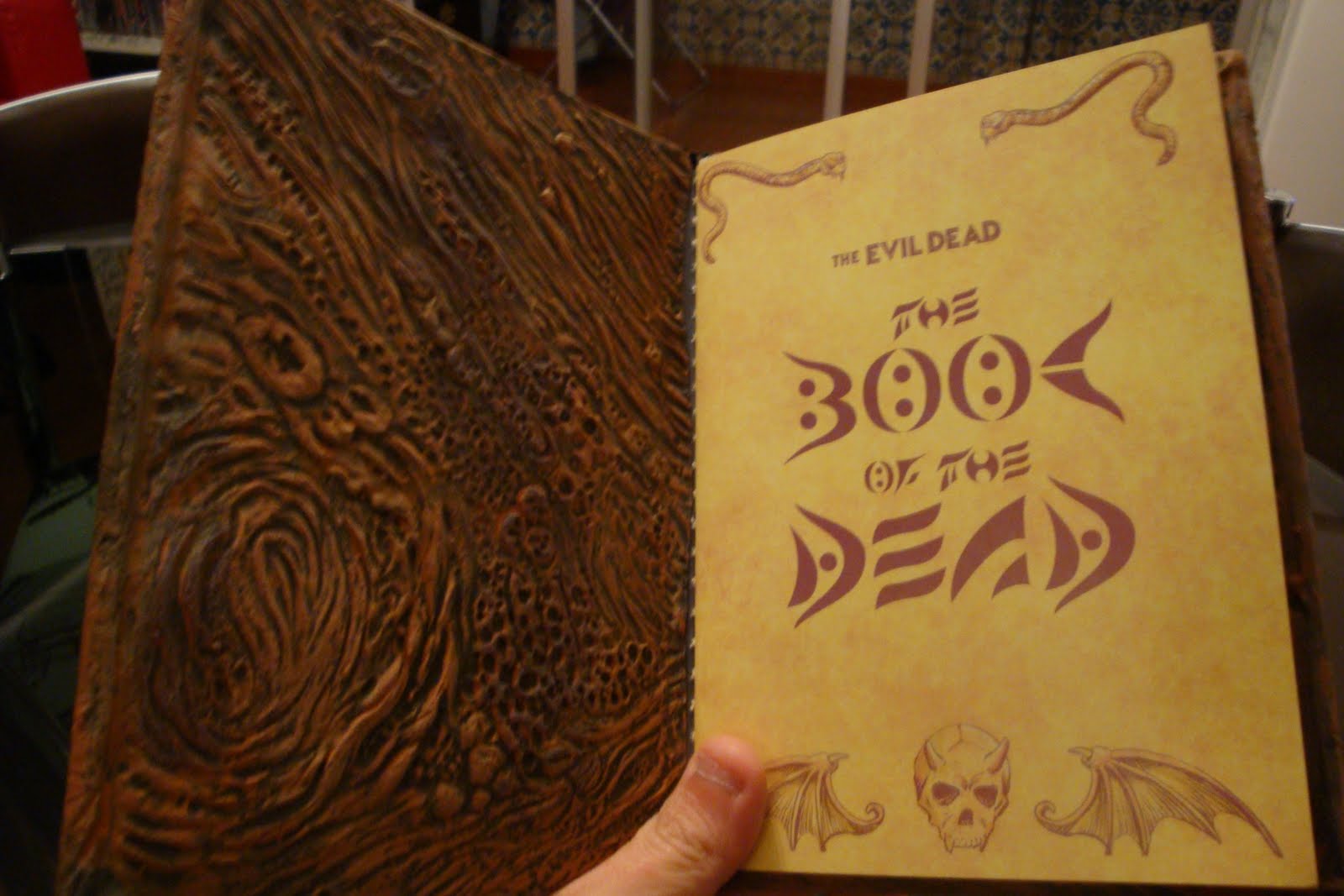 CHOCOLATE INSTANTANEO: Evil Dead (Book Of The Dead Limited Edition)