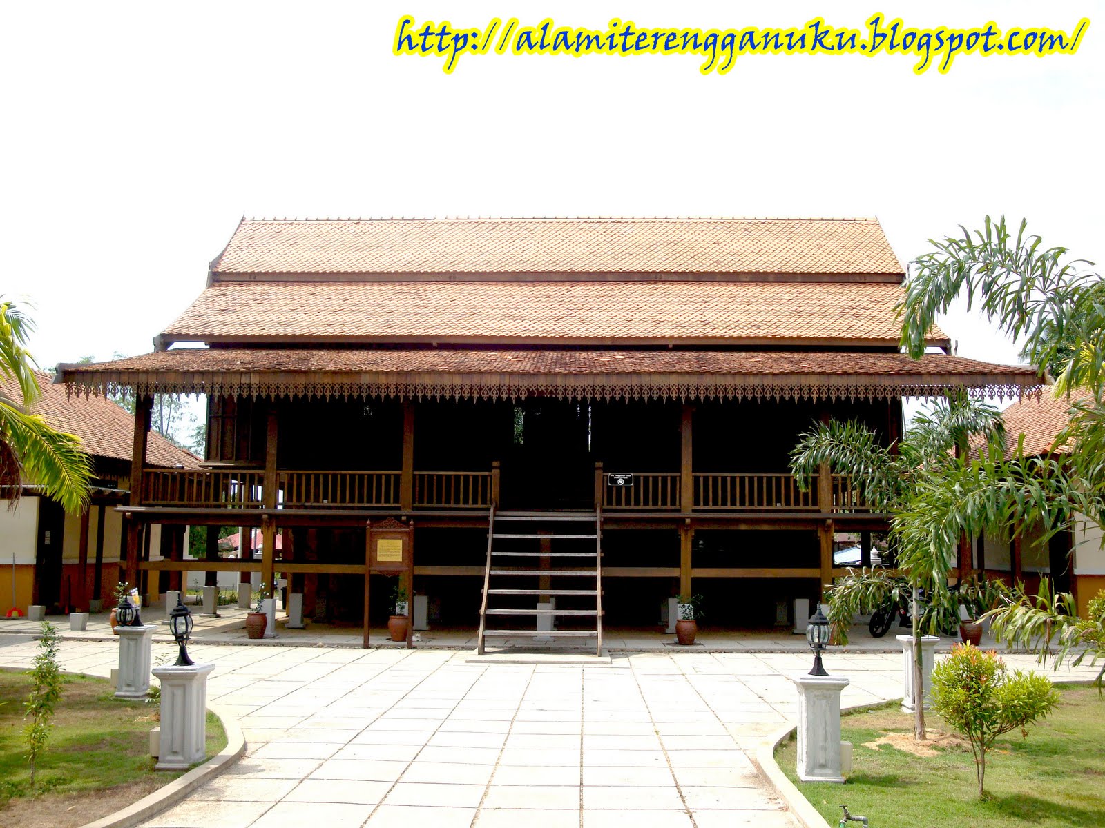 Alami Terengganu: Desa Ukiran Kayu Istana Tengku Long