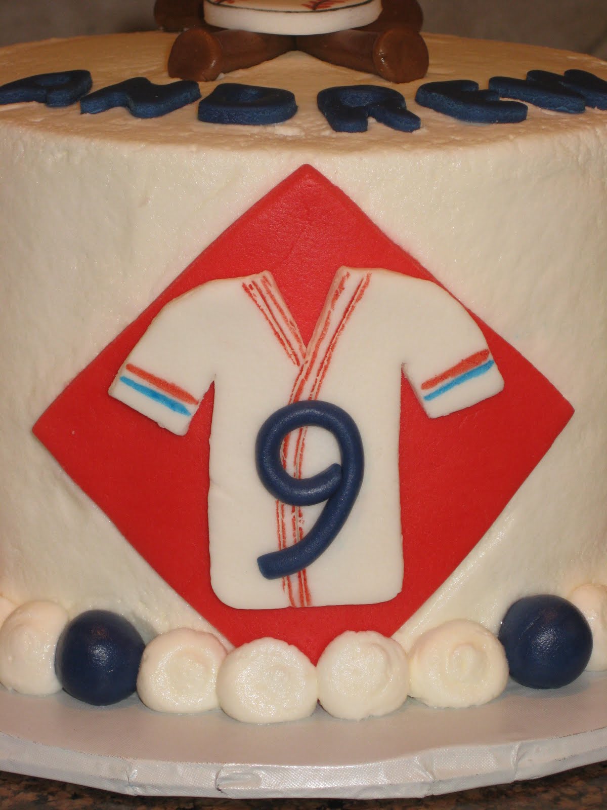 Shannon's Creative Cakes: I love these baseball cakes!!