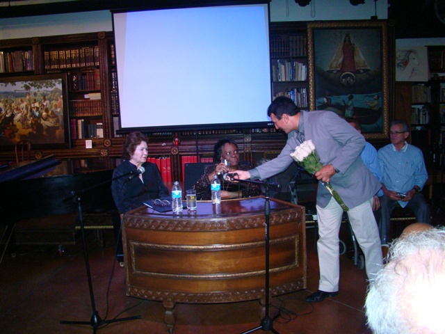 Gaspar, El Lugareño: Miami le rindió homenaje a Zenaida Manfugás