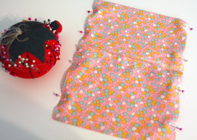 Studio Calico: Tutorial: Fabric Envelopes!