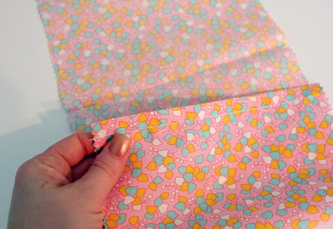 Studio Calico: Tutorial: Fabric Envelopes!