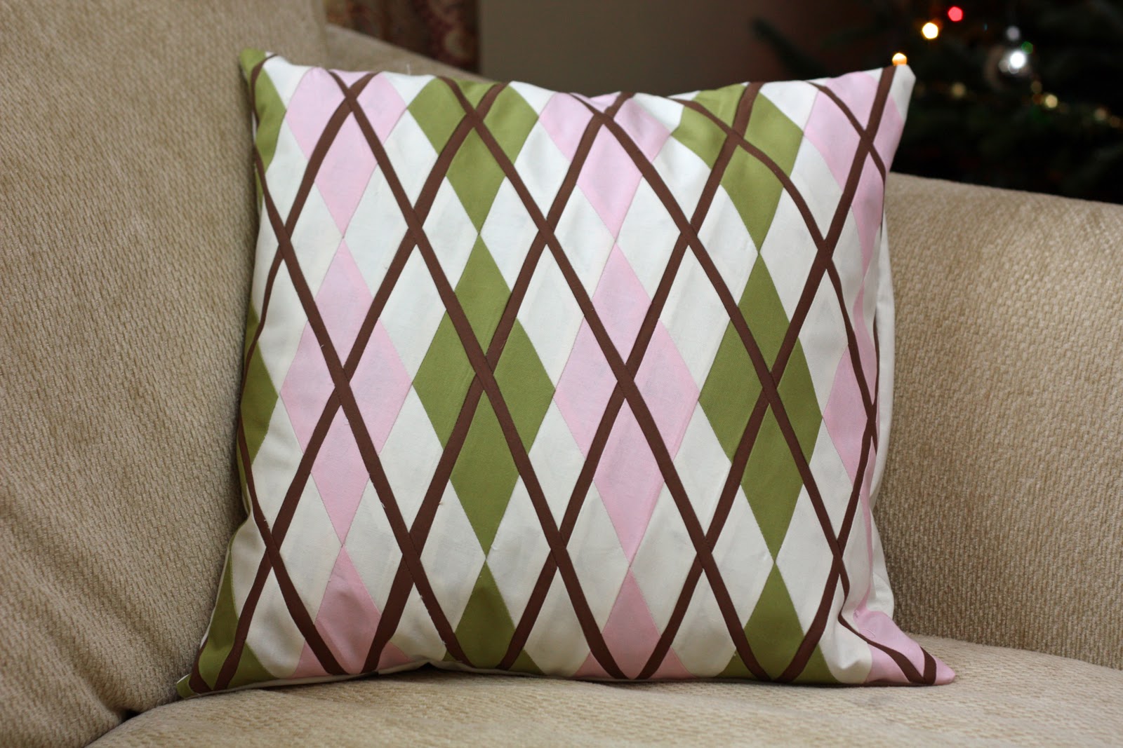 My Fabric Obsession: Tutorial: Argyle Pillow