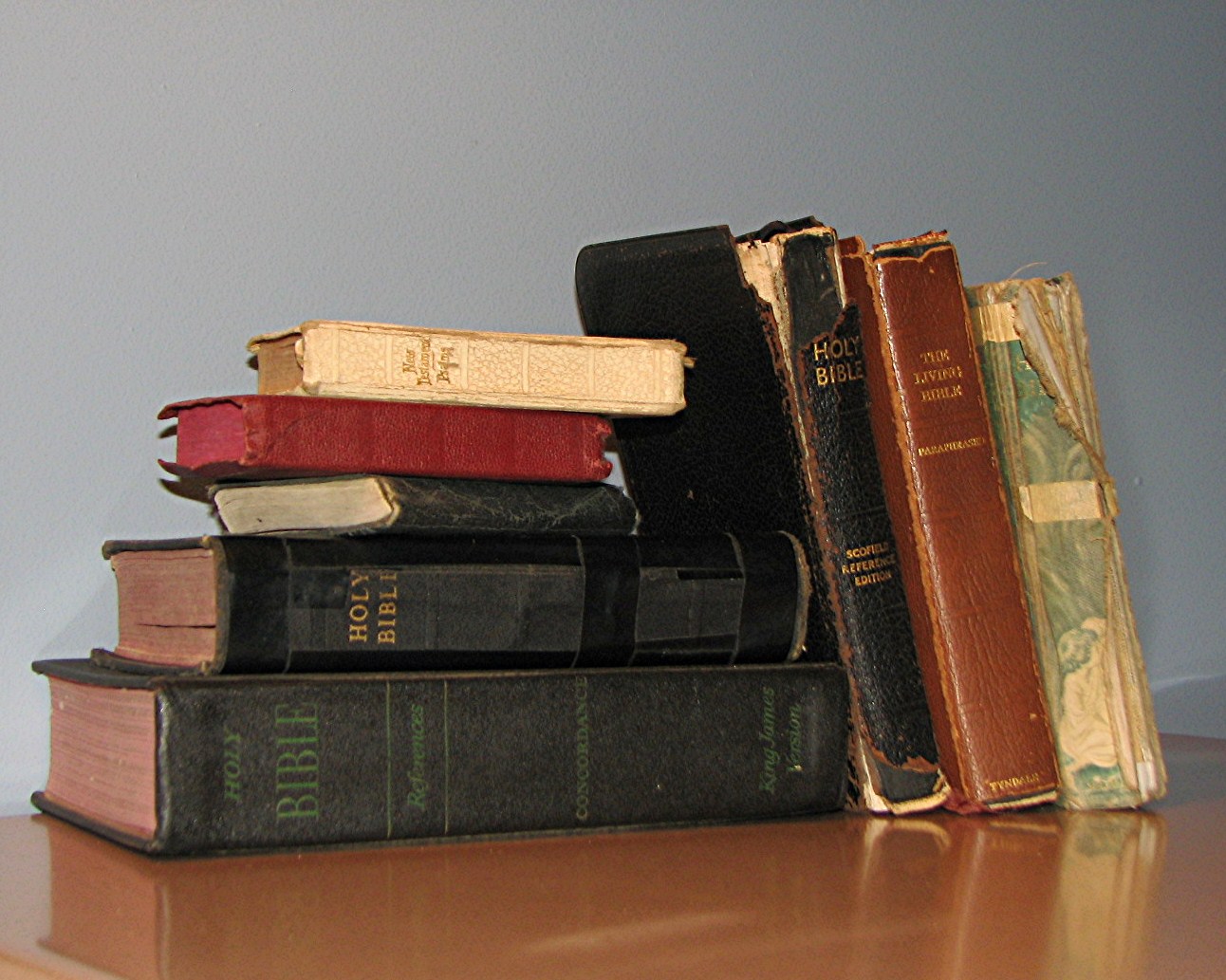 Pablo Notes : i have a stack of bibles (bibles i)