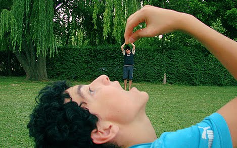 The Presurfer: 35 Examples Of Forced Perspective Photography