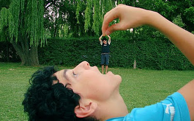 The Presurfer: 35 Examples Of Forced Perspective Photography