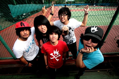 fiRmAN "The miLes": Band yang style nya ngikutin Pee Wee Gaskins