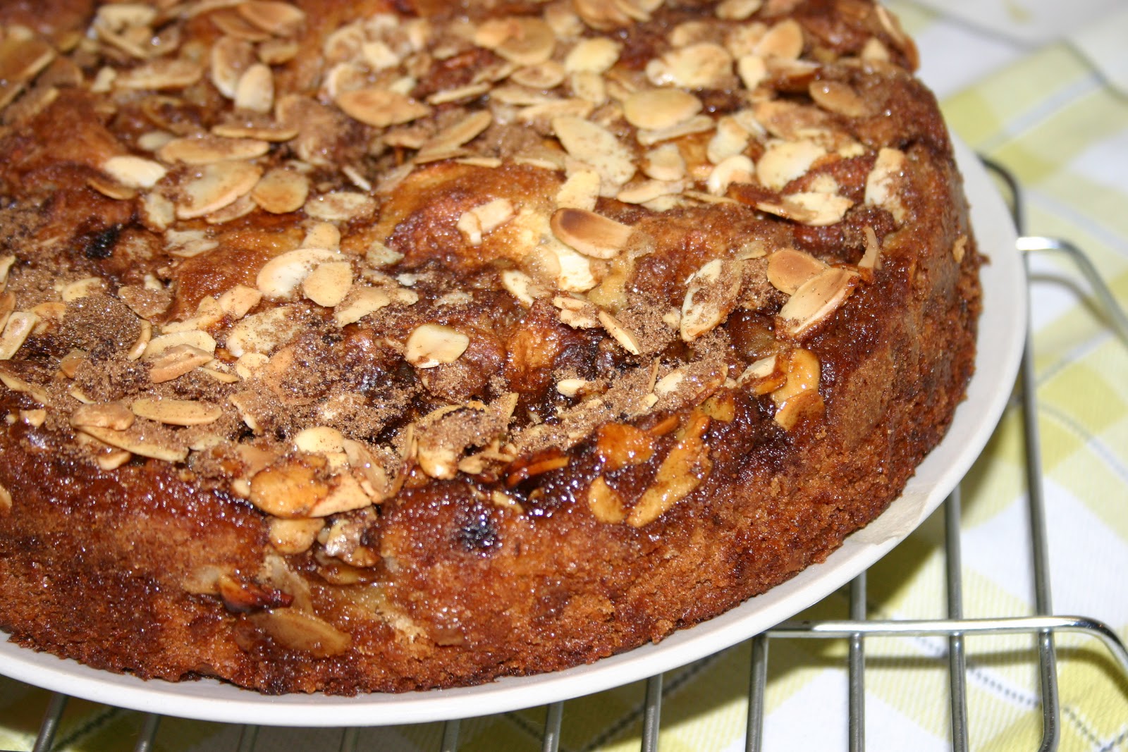 Sumi's Kitchen: Apple Almond Cake
