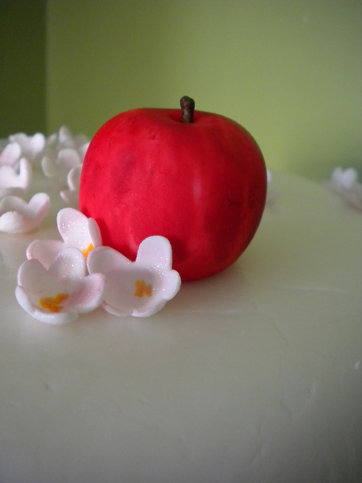 Sweet N Pink..............: Apple Blossom Cake