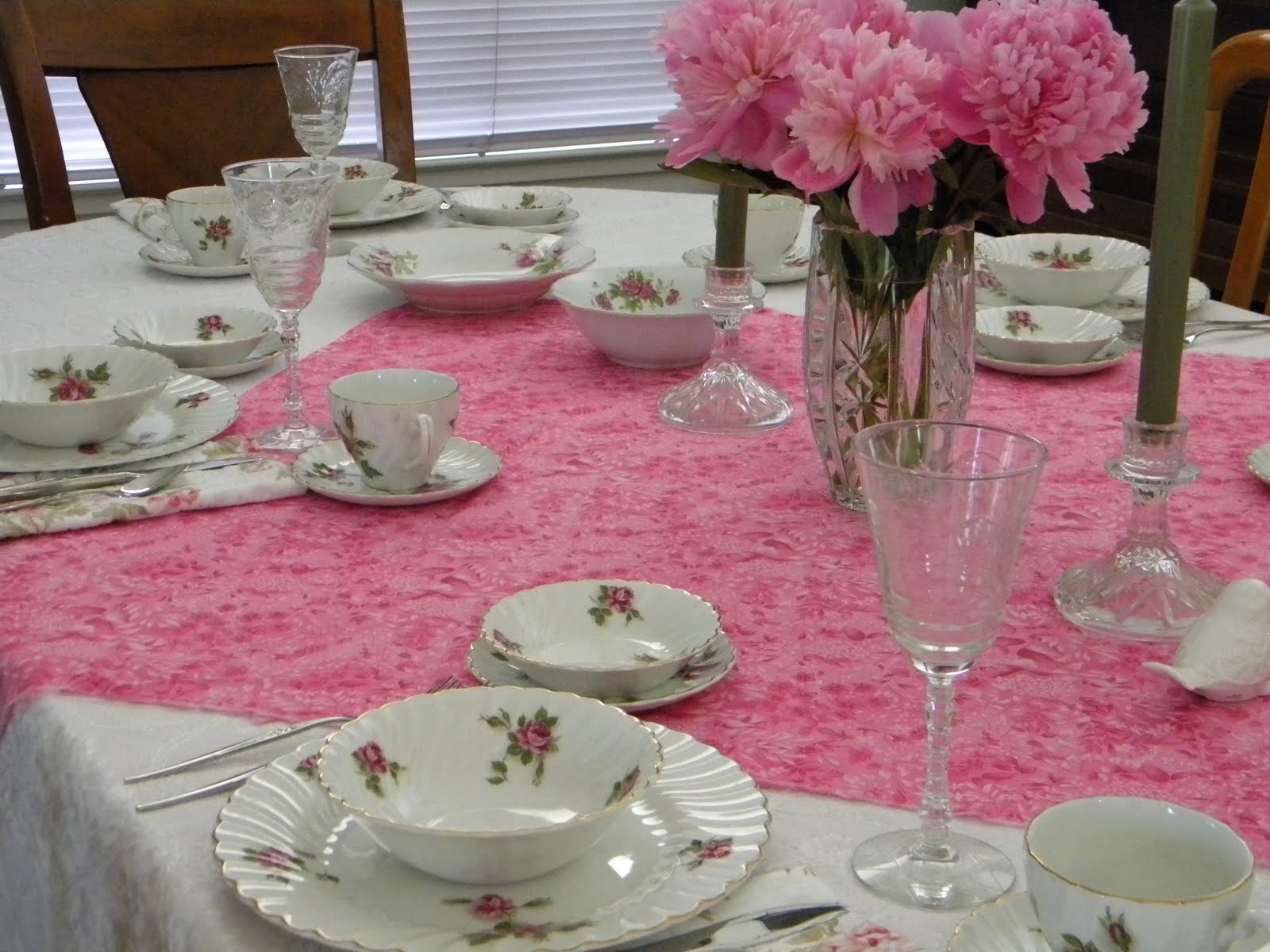 daze of grace: Girly Pink Tablescape