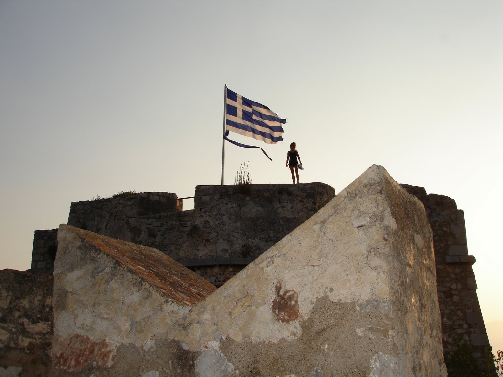 Έλλειμμα Παιδείας: ΝΑΥΠΛΙΟ - ΜΠΟΥΡΤΖΙ, ΚΟΥΡΕΛΙΑΣΜΕΝΗ ΕΛΛΗΝΙΚΗ ΣΗΜΑΙΑ ...