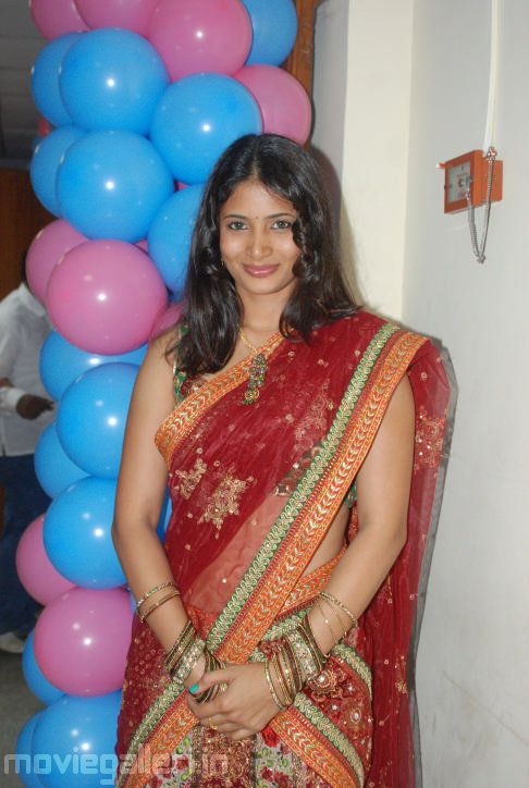 test: Actress Srija Hot Stills, Srija Hot Navel Show Photo Gallery