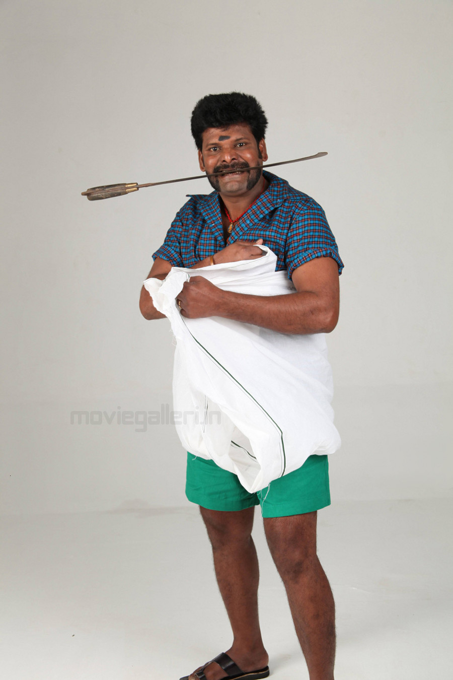 Kanja Karuppu in Venghai Movie Stills, Ganja Karuppu Vengai Movie Photo ...