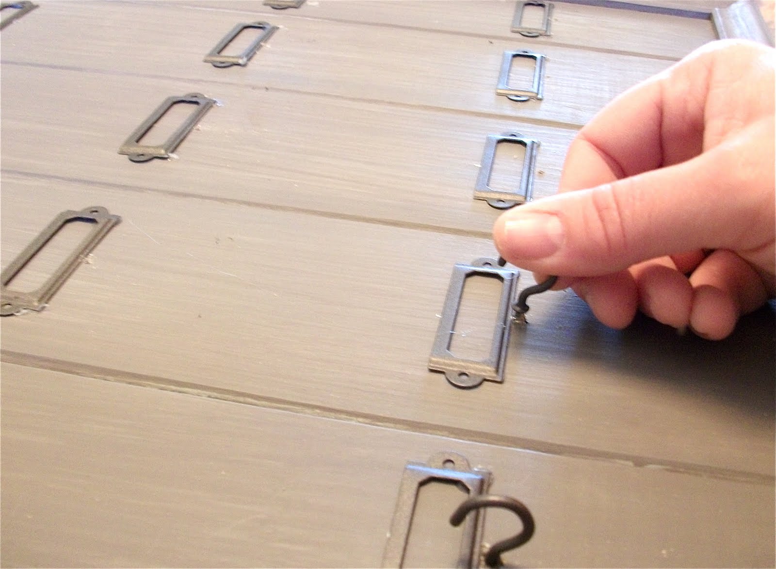 DIY Wall Mounted Wooden Hotel Key Rack | Remodelaholic