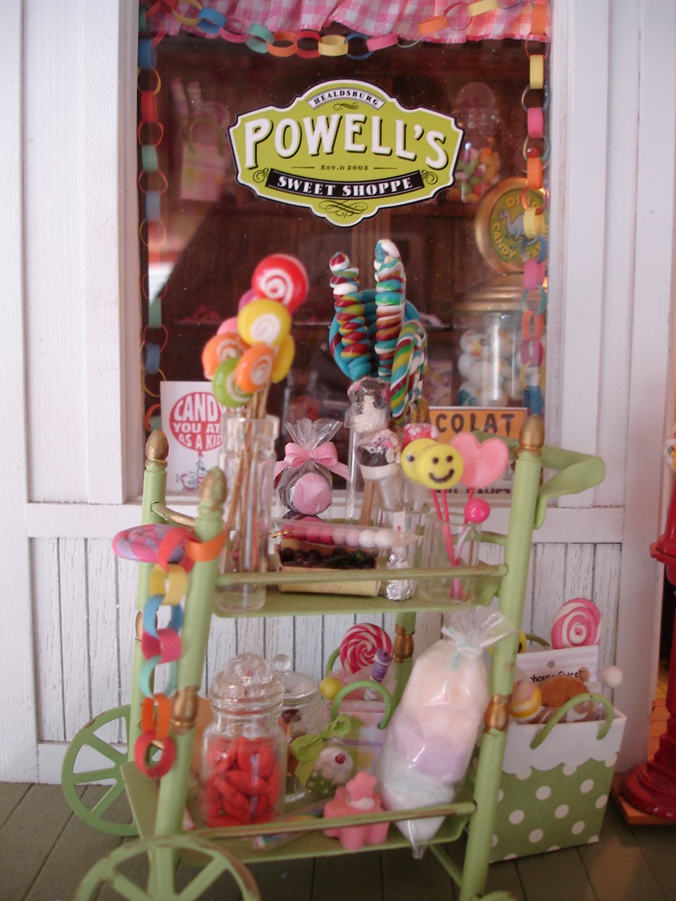 Miniature Dolls by Bonnie Justice: Miniature Candy Shop made by Kim Saulter