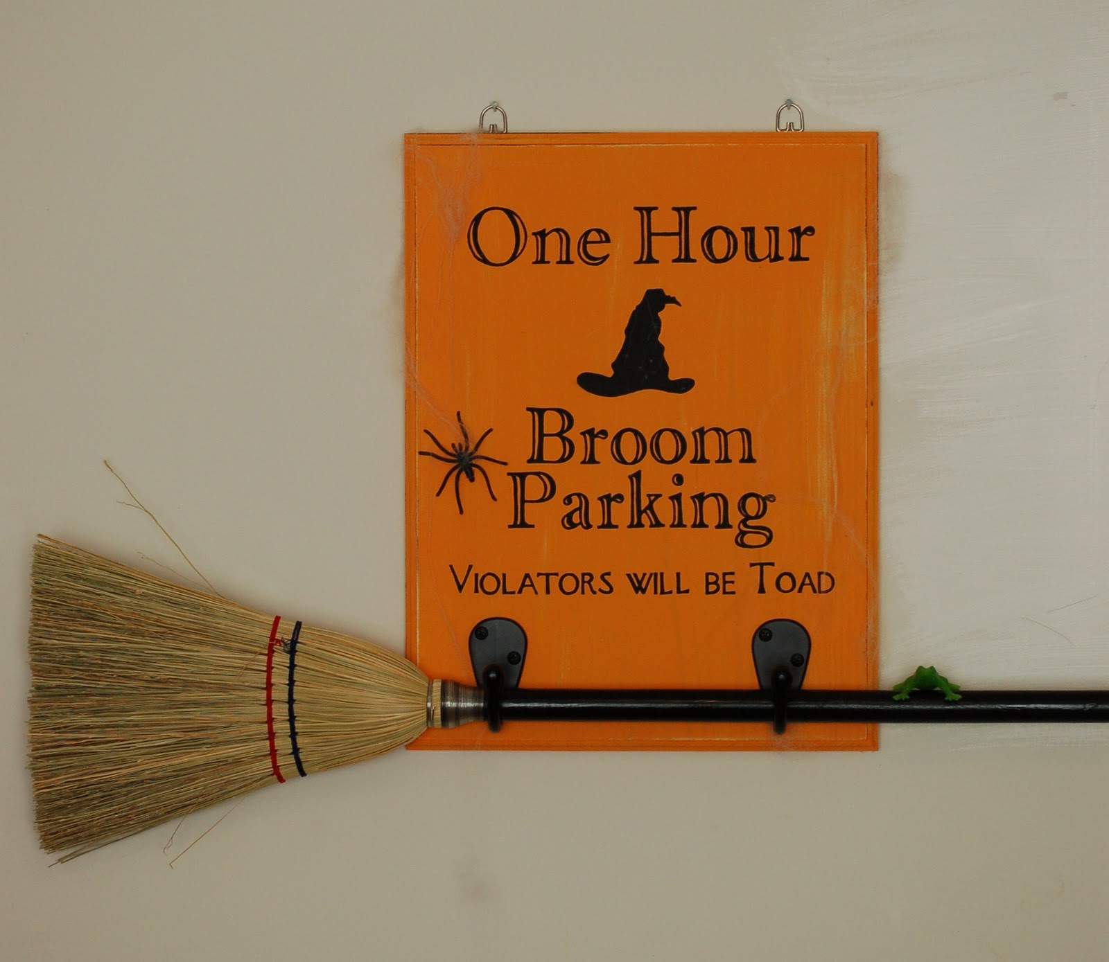 Diary of a Crafty Lady: Broom Parking Halloween Sign