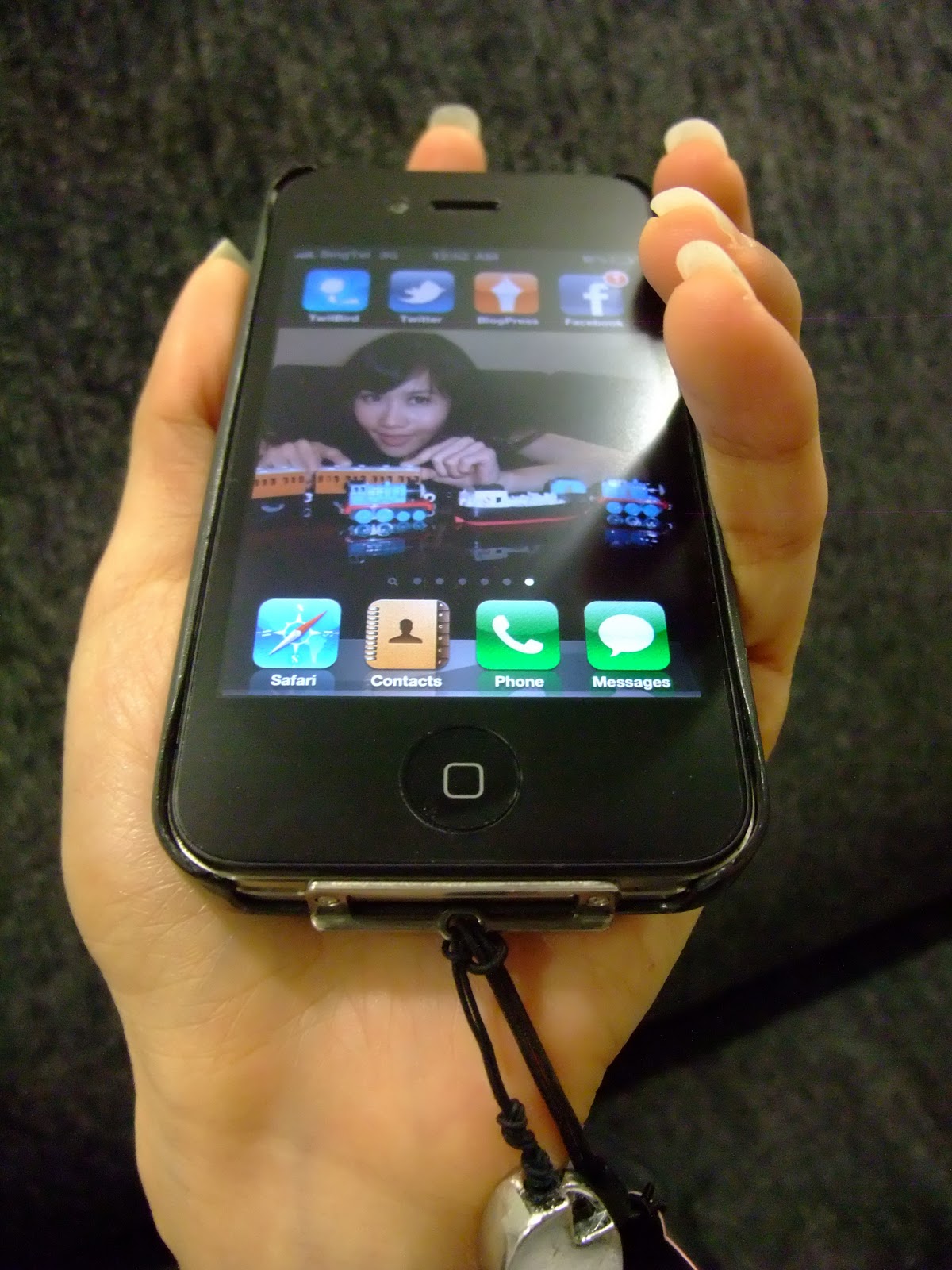 Power and data plug, no obstruction you can charge and/or sync your iphone 4 with this connected ...