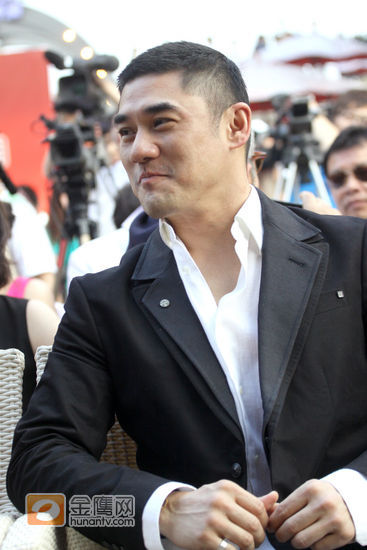 Roast Pork Sliced From A Rusty Cleaver: You Deserve To Be Single ...