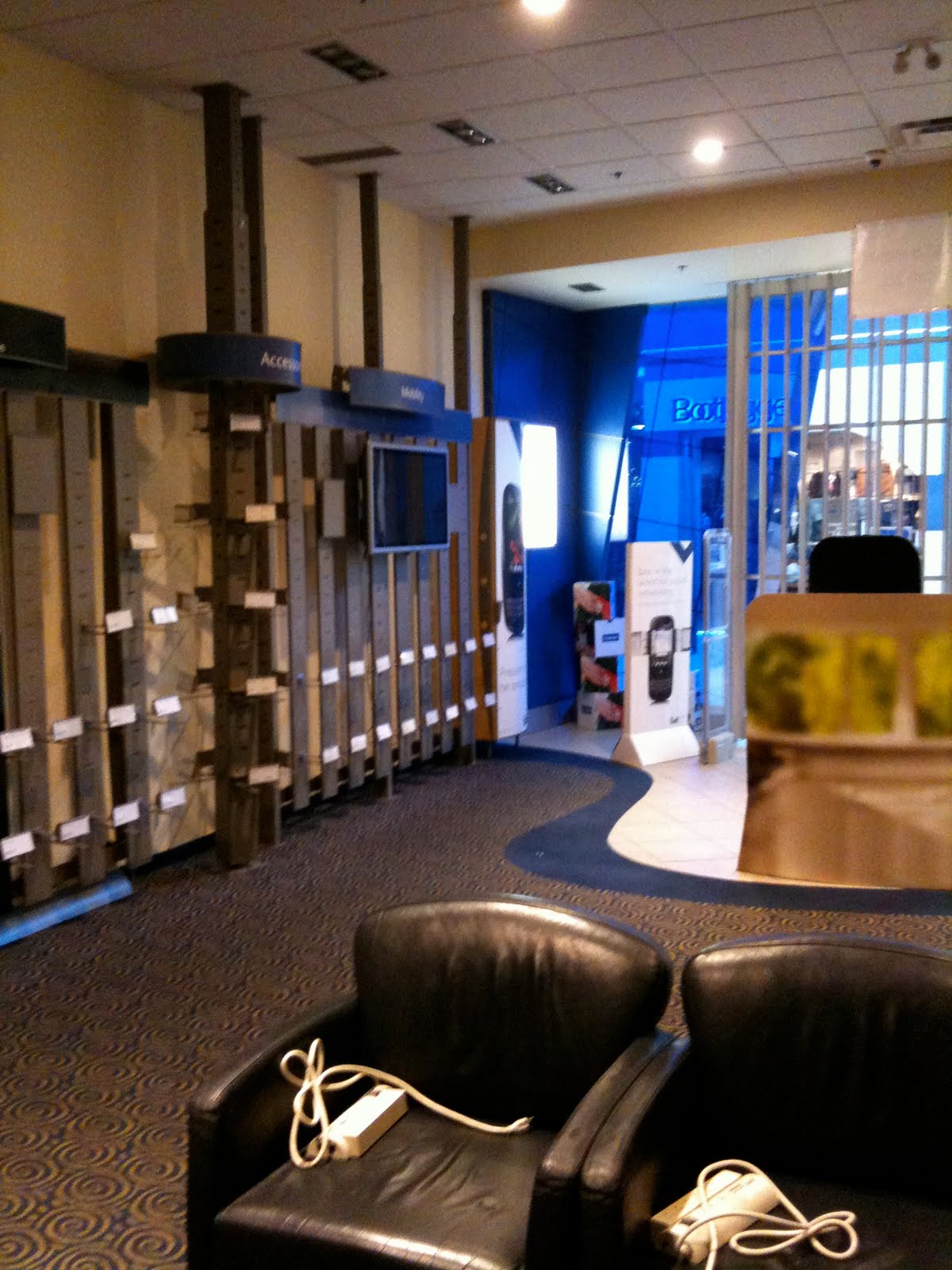 .: Bell Store (Market Mall Calgary, AB)