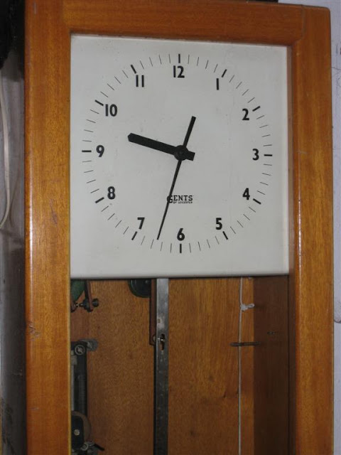 The Gents' 'Pulsynetic' Waiting Train Electric Turret Clock Movement ...