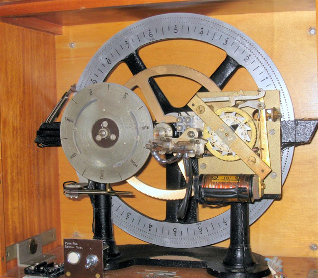 The Gents' 'Pulsynetic' Waiting Train Electric Turret Clock Movement ...