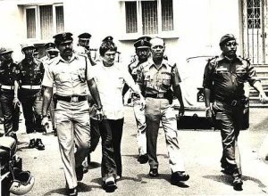 Cinta Pada Yang Satu: BOTAK CHIN MAUT DI TALI GANTUNG