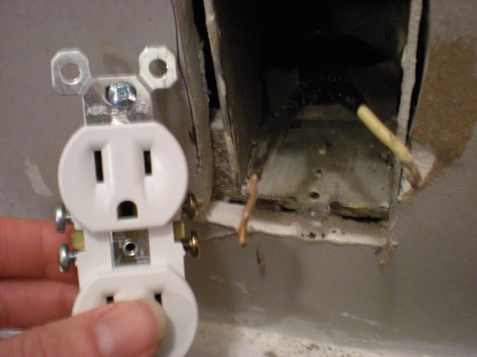 How to change an OUTLET yourself!