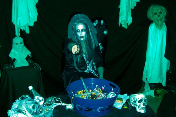 Welcome To MONSTERGRRLS.COM: TALES FROM THE MONSTER SHOP: ERIC PIGORS ...