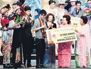 rico rinaldi . fashion designer . now at www.ricorinaldi.com: Piala ...